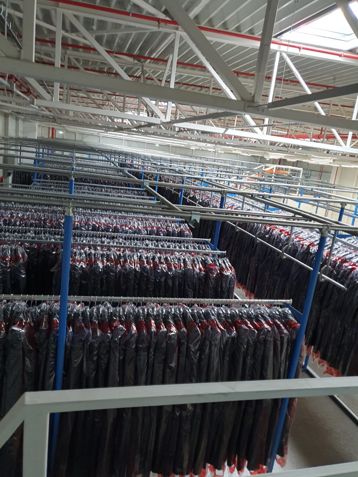 Se caută personal necalificat pentru depozite textile și fabrici ...